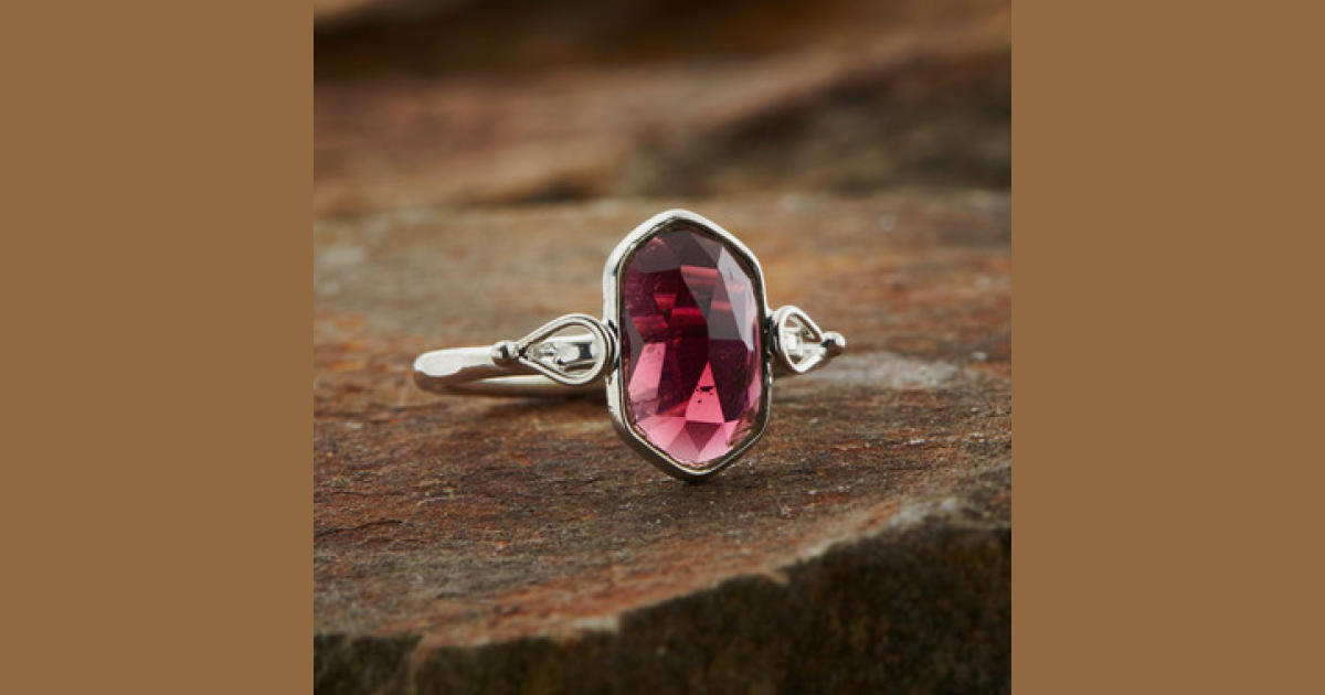 Garnet Double Terminated Ring | Il Regalo